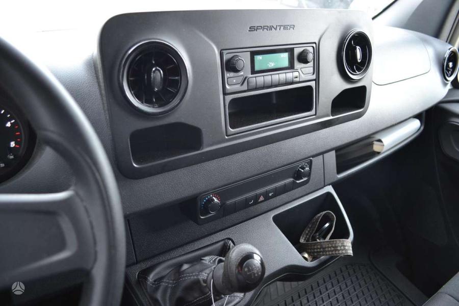 Pelēks Mercedes-Benz Sprinter 2022 Viļņa, ar dzinēja tilpumu 1.95 L un nobraukumu 75 tūkst. km par 23500 €, foto 17 vietnē AUTOMOTO.COM.LV