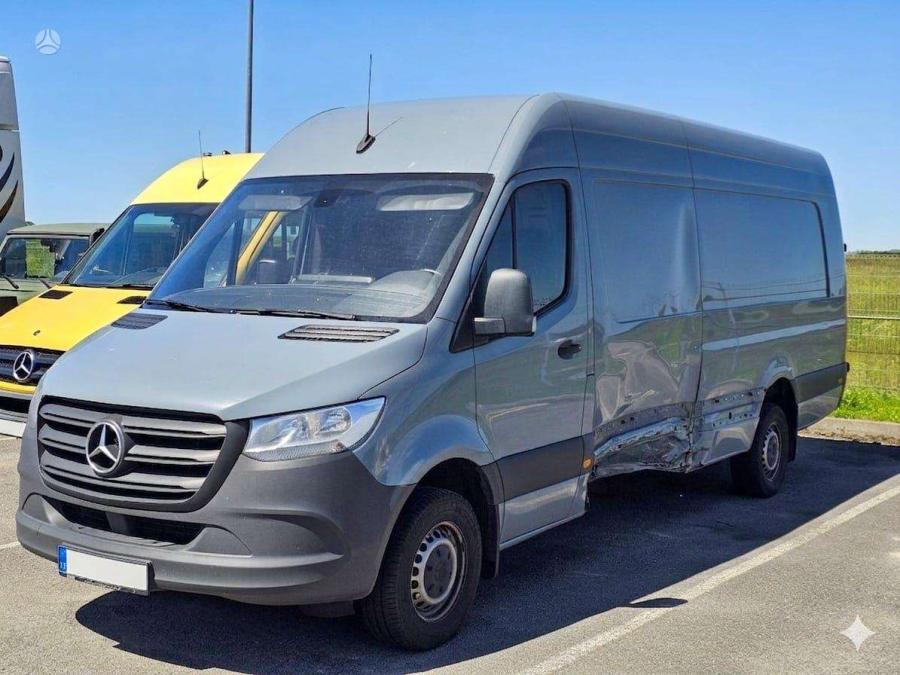 Grey Mercedes-Benz Sprinter 2023 in Klaipeda, with an engine capacity of 1.95 L and mileage of 493 thousand km for 10900 €, photo 6 on AUTOMOTO.COM.LV