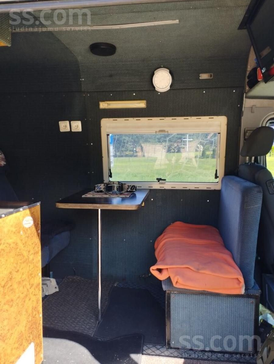 Pelēks Mercedes-Benz Sprinter 2000 Rīga, ar dzinēja tilpumu 2.20 L un nobraukumu 490 tūkst. km par 3900 €, foto 8 vietnē AUTOMOTO.COM.LV