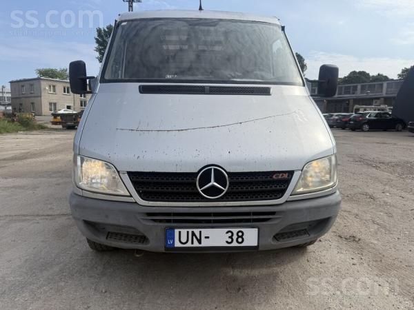 Pelēks Mercedes-Benz Sprinter 2004 Rīga, ar dzinēja tilpumu 2.20 L un nobraukumu 360 tūkst. km par 2200 €, foto 2 vietnē AUTOMOTO.COM.LV