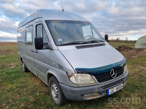 Grey Mercedes-Benz Sprinter 2004 in Ludza, with an engine capacity of 2.20 L and mileage of 380 thousand km for 2400 €, photo 5 on AUTOMOTO.COM.LV