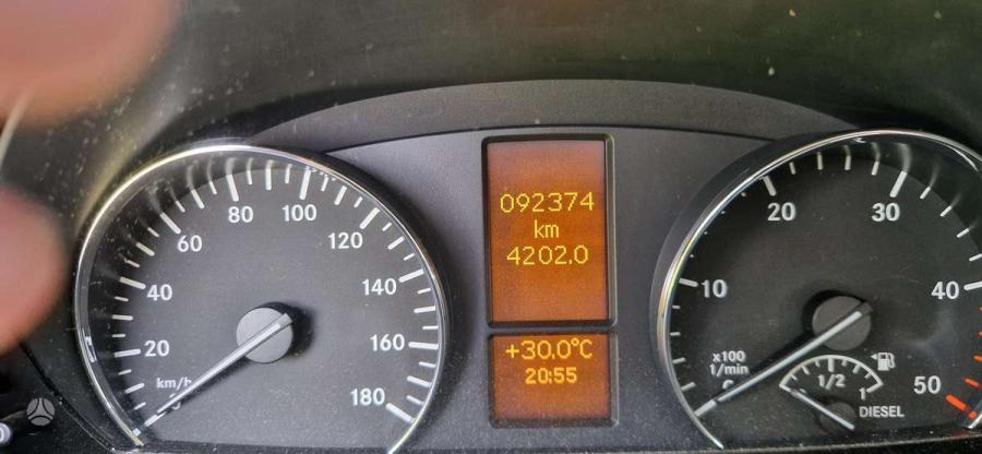 Grey Mercedes-Benz Sprinter 2018 in Prienai, with an engine capacity of 2.14 L and mileage of 92 thousand km for 13650 €, photo 8 on AUTOMOTO.COM.LV