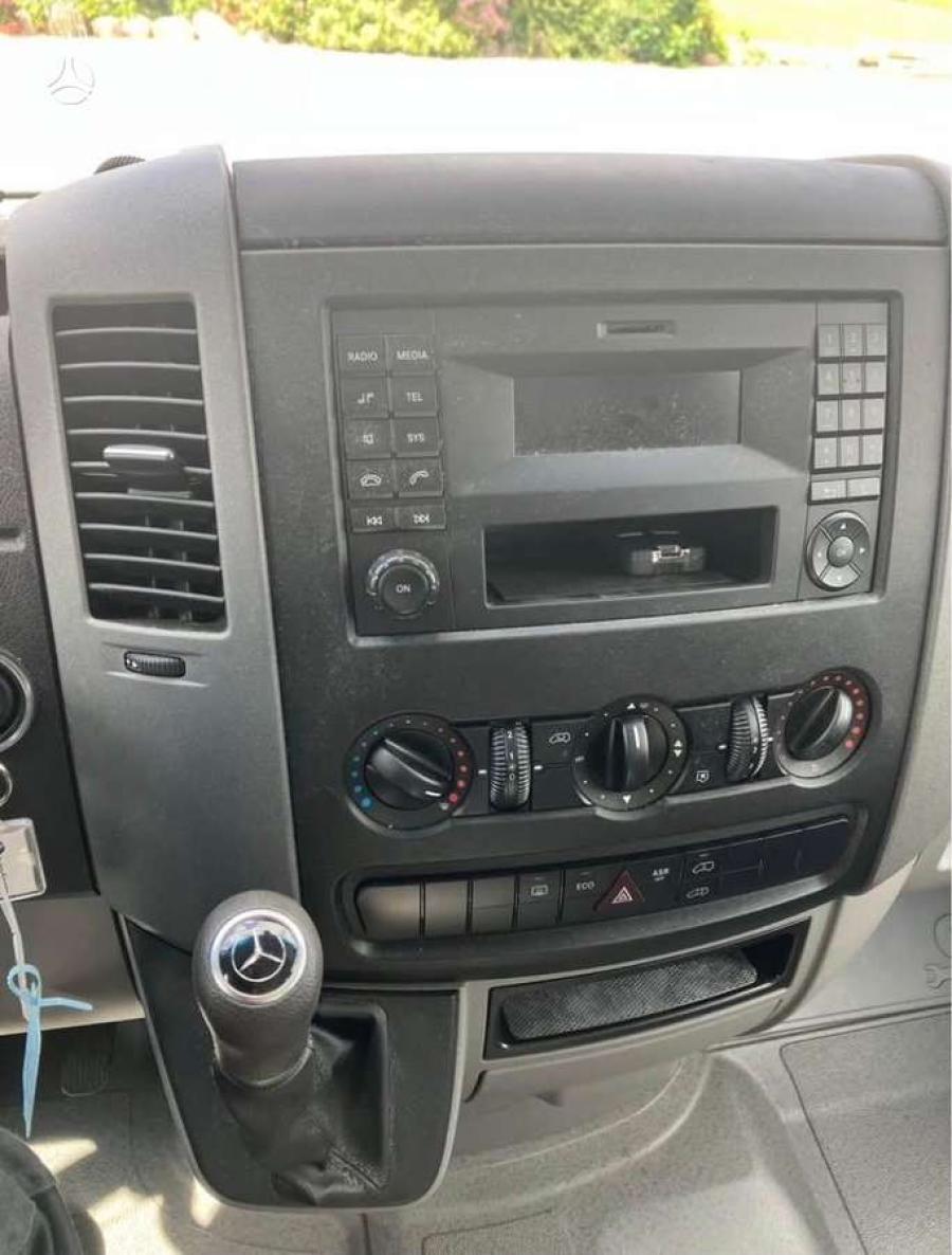 Grey Mercedes-Benz Sprinter 2018 in Prienai, with an engine capacity of 2.14 L and mileage of 92 thousand km for 13650 €, photo 9 on AUTOMOTO.COM.LV