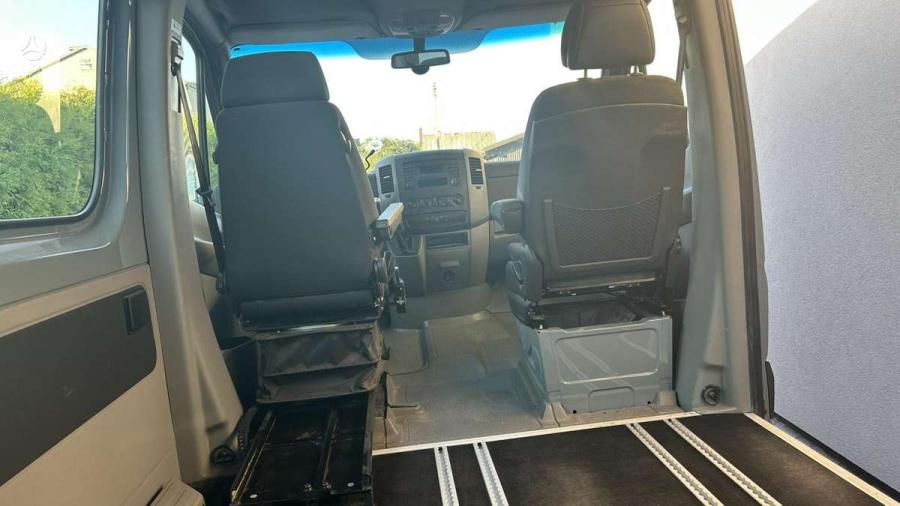Grey Mercedes-Benz Sprinter 2018 in Prienai, with an engine capacity of 2.14 L and mileage of 92 thousand km for 13650 €, photo 11 on AUTOMOTO.COM.LV