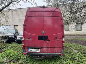 Red Mercedes-Benz Sprinter 2011 in Vilnius, with an engine capacity of 2.20 L and mileage of 339 thousand km for 2200 €, photo 6 on AUTOMOTO.COM.LV