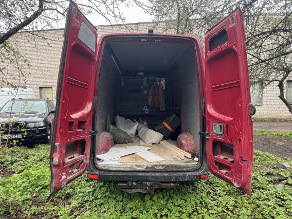 Red Mercedes-Benz Sprinter 2011 in Vilnius, with an engine capacity of 2.20 L and mileage of 339 thousand km for 2000 €, photo 7 on AUTOMOTO.COM.LV