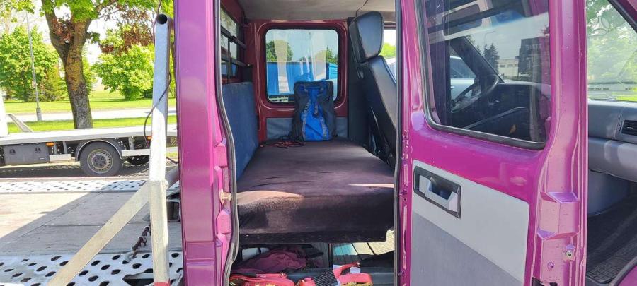 Red Mercedes-Benz Sprinter 1995 in Marijampole, with an engine capacity of 2.90 L and mileage of 641 thousand km for 5500 €, photo 11 on AUTOMOTO.COM.LV