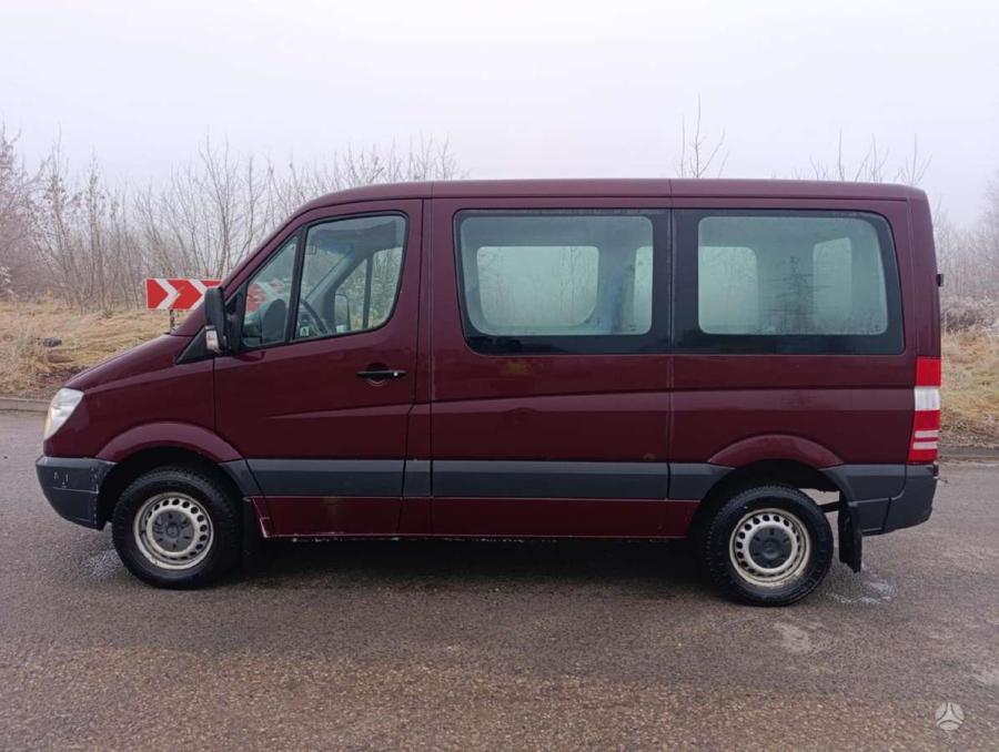 Red Mercedes-Benz Sprinter 2006 in Vilnius, with an engine capacity of 2.10 L and mileage of 124 thousand km for 4300 €, photo 2 on AUTOMOTO.COM.LV