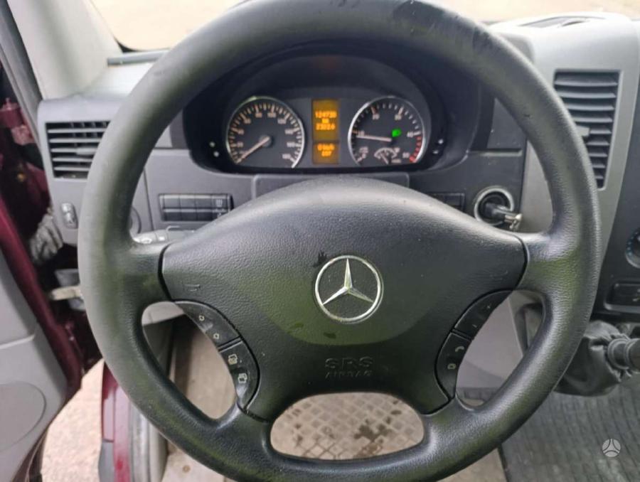 Red Mercedes-Benz Sprinter 2006 in Vilnius, with an engine capacity of 2.10 L and mileage of 124 thousand km for 4300 €, photo 9 on AUTOMOTO.COM.LV