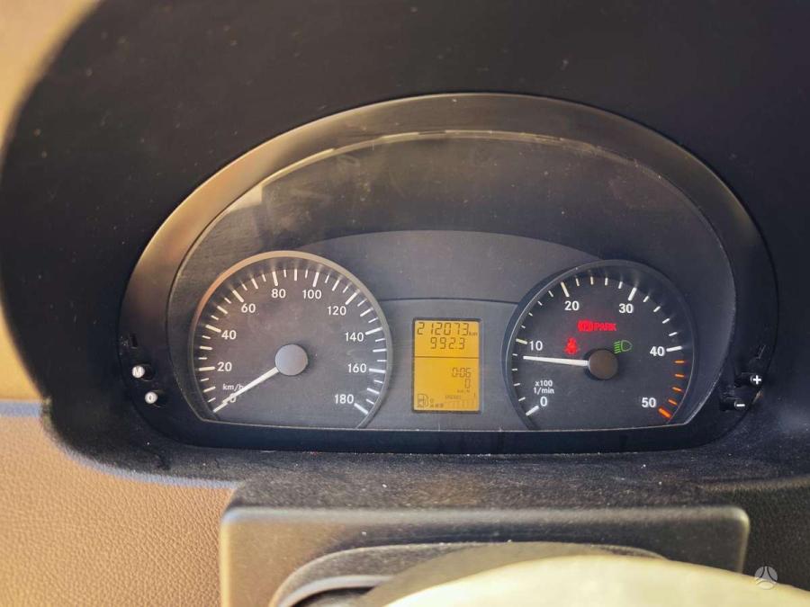 Sarkans Mercedes-Benz Sprinter 2013 Kauņa, ar dzinēja tilpumu 2.14 L un nobraukumu 212 tūkst. km par 11000 €, foto 20 vietnē AUTOMOTO.COM.LV