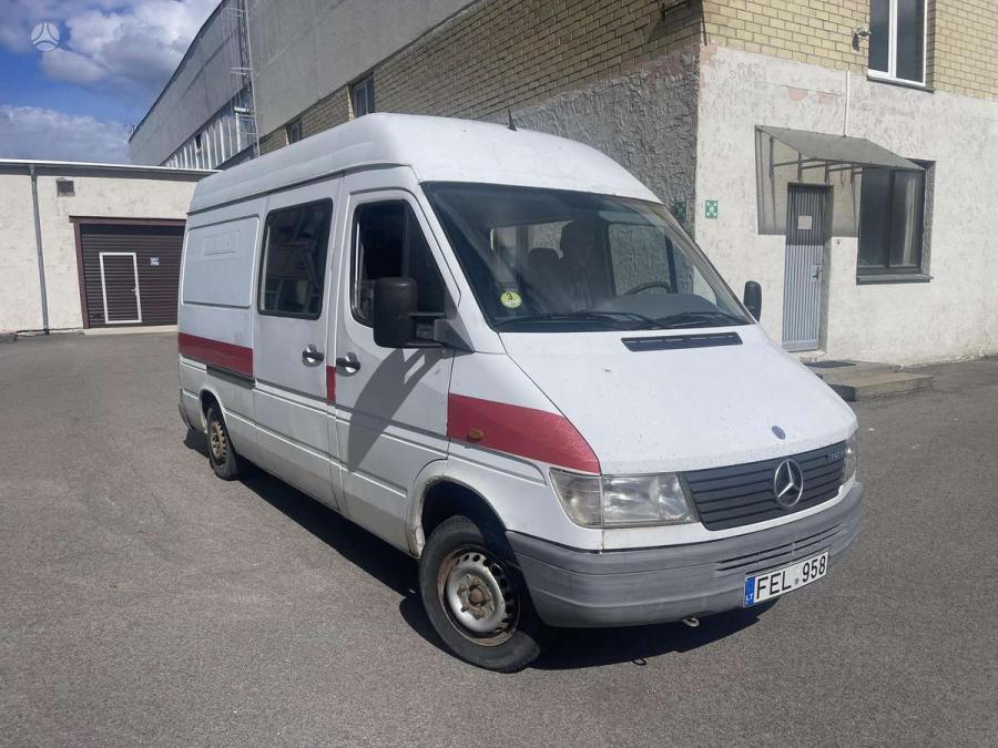 White Mercedes-Benz Sprinter 1997 in Alytus, with an engine capacity of 2.87 L and mileage of 269 thousand km for 4700 €, photo 1 on AUTOMOTO.COM.LV