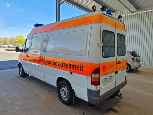White Mercedes-Benz Sprinter 1998 in Kaunas, with an engine capacity of 2.90 L and mileage of 211 thousand km for 7900 €, photo 3 on AUTOMOTO.COM.LV