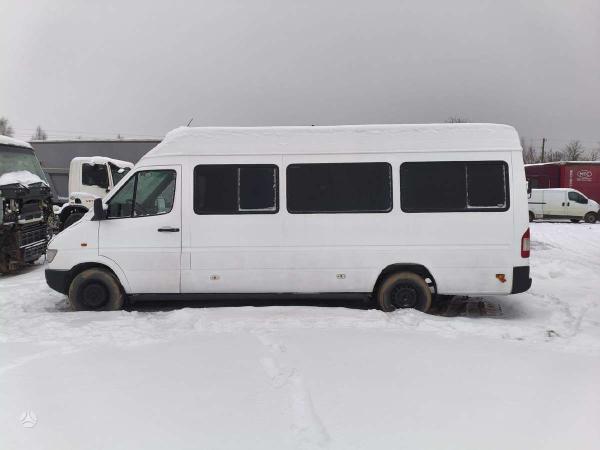 Balts Mercedes-Benz Sprinter 1999 Jelgava, ar dzinēja tilpumu 2.30 L un nobraukumu 450 tūkst. km par 2550 €, foto 7 vietnē AUTOMOTO.COM.LV