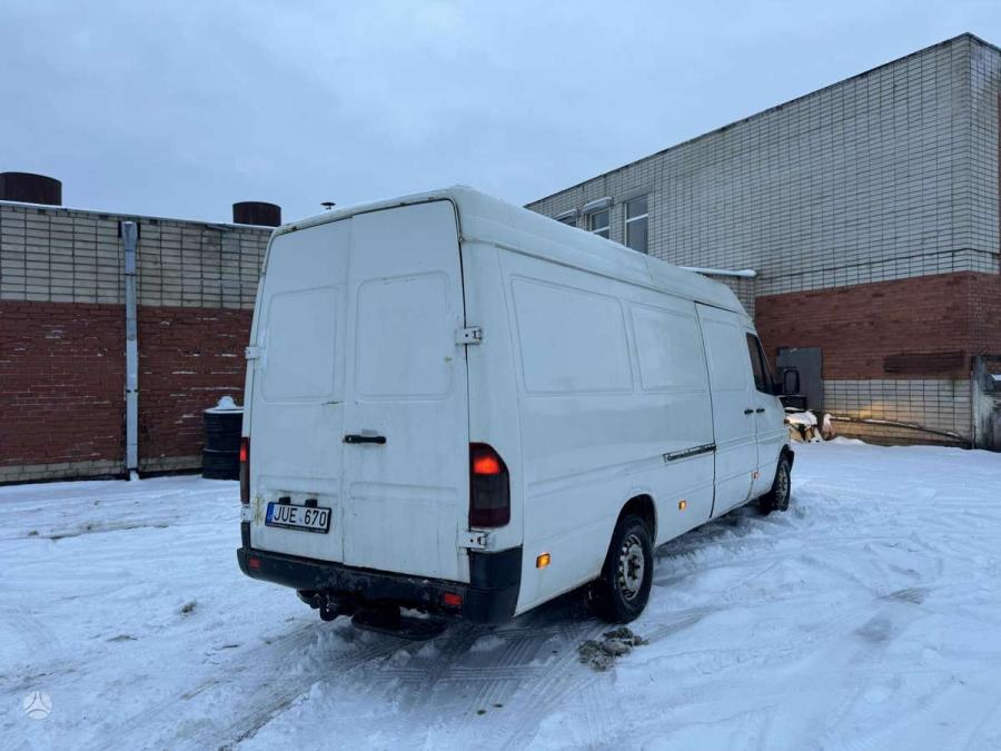 White Mercedes-Benz Sprinter 2001 in Kaunas, with an engine capacity of 2.15 L and mileage of 482 thousand km for 3150 €, photo 3 on AUTOMOTO.COM.LV