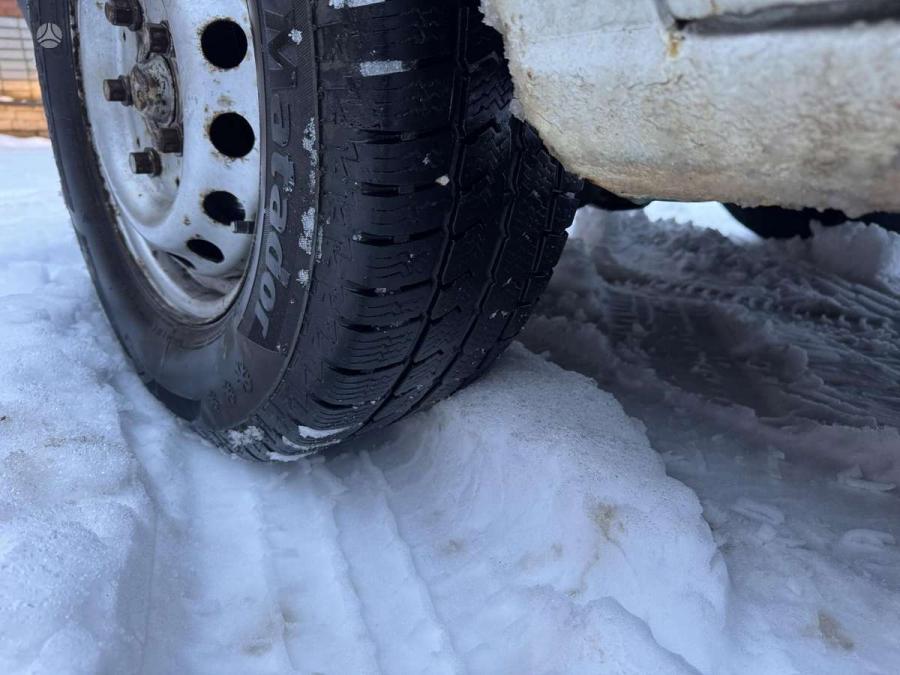 White Mercedes-Benz Sprinter 2001 in Kaunas, with an engine capacity of 2.15 L and mileage of 482 thousand km for 3150 €, photo 6 on AUTOMOTO.COM.LV