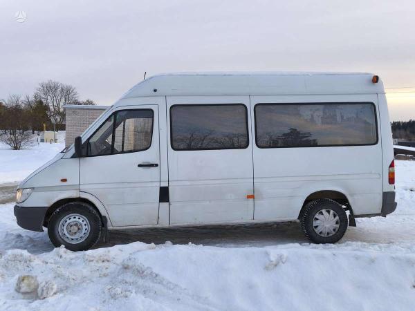 White Mercedes-Benz Sprinter 2001 in Vilnius, with an engine capacity of 2.20 L and mileage of 261 thousand km for 3500 €, photo 4 on AUTOMOTO.COM.LV