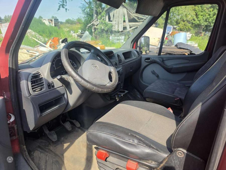 Balts Mercedes-Benz Sprinter 2001 Rīga, ar dzinēja tilpumu 2.20 L un nobraukumu 523 tūkst. km par 1700 €, foto 4 vietnē AUTOMOTO.COM.LV