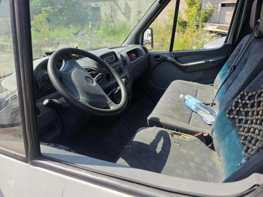 Balts Mercedes-Benz Sprinter 2001 Rīga, ar dzinēja tilpumu 2.20 L un nobraukumu 523 tūkst. km par 1700 €, foto 8 vietnē AUTOMOTO.COM.LV