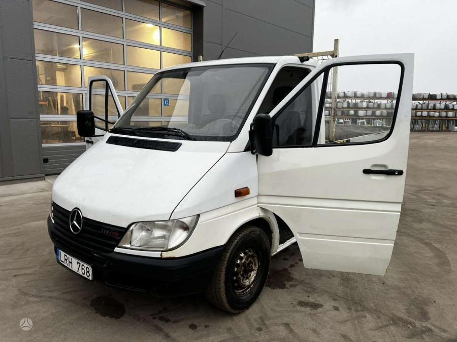 White Mercedes-Benz Sprinter 2002 in Jonava, with an engine capacity of 0.00 L and mileage of 527 thousand km for 3500 €, photo 1 on AUTOMOTO.COM.LV