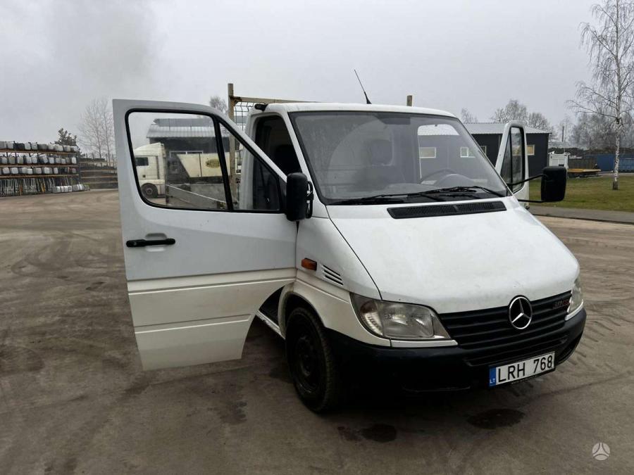 White Mercedes-Benz Sprinter 2002 in Jonava, with an engine capacity of 0.00 L and mileage of 527 thousand km for 3500 €, photo 2 on AUTOMOTO.COM.LV