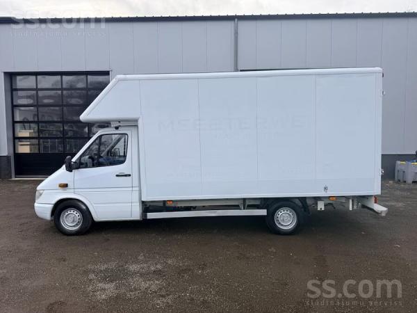 White Mercedes-Benz Sprinter 2002 in Riga, with an engine capacity of 2.20 L and mileage of 281 thousand km for 5950 €, photo 3 on AUTOMOTO.COM.LV