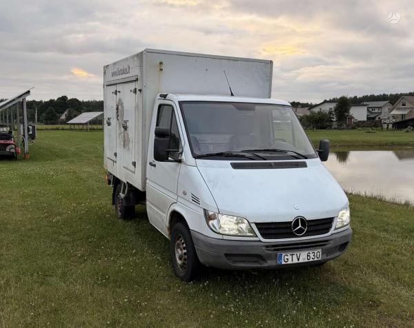 White Mercedes-Benz Sprinter 2005 in Druskininkai, with an engine capacity of 2.15 L and mileage of 296 thousand km for 3350 €, photo 2 on AUTOMOTO.COM.LV