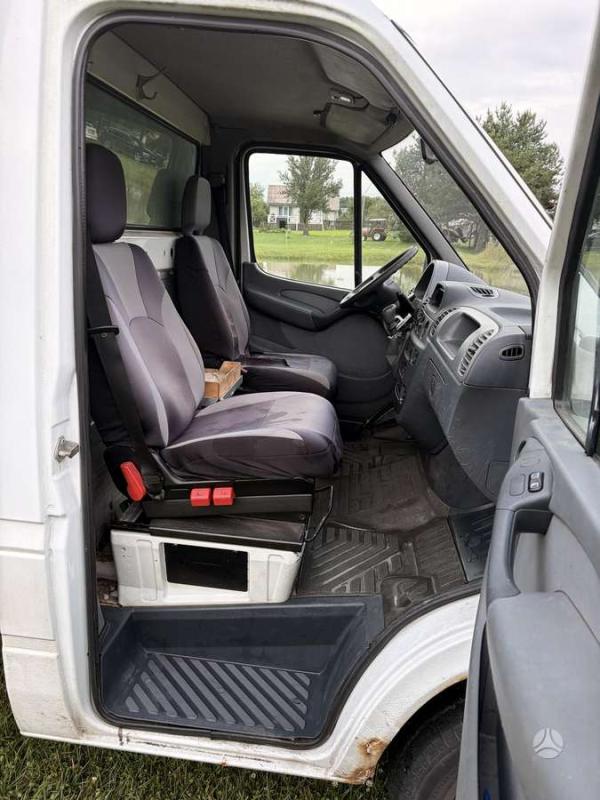 White Mercedes-Benz Sprinter 2005 in Druskininkai, with an engine capacity of 2.15 L and mileage of 296 thousand km for 3350 €, photo 9 on AUTOMOTO.COM.LV
