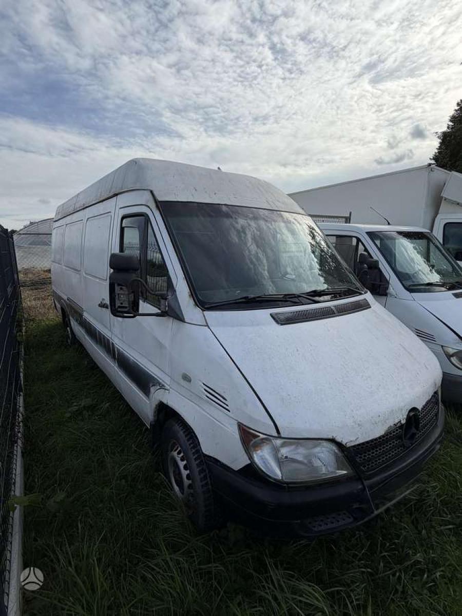 White Mercedes-Benz Sprinter 2005 in Kaunas, with an engine capacity of 2.70 L and mileage of 261 thousand km for 2300 €, photo 1 on AUTOMOTO.COM.LV
