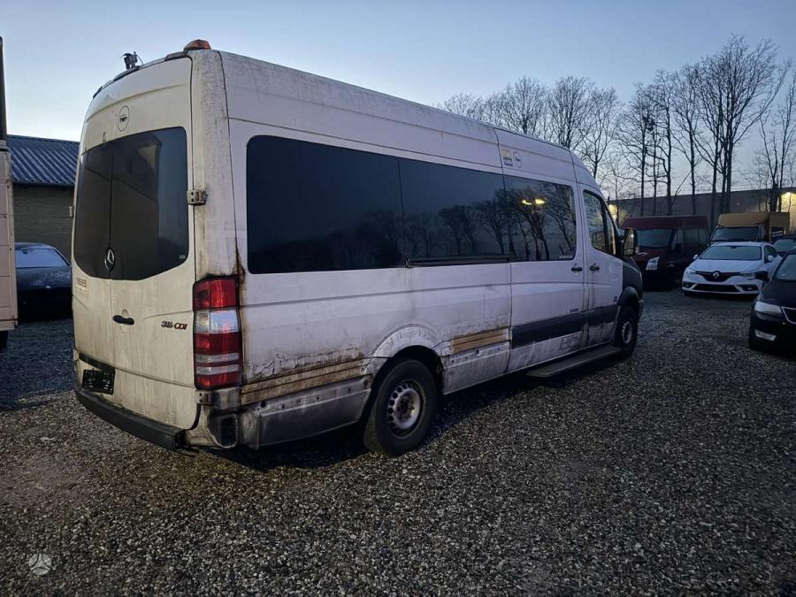 Balts Mercedes-Benz Sprinter 2007 Panevēža, ar dzinēja tilpumu 2.15 L un nobraukumu 565 tūkst. km par 3999 €, foto 3 vietnē AUTOMOTO.COM.LV