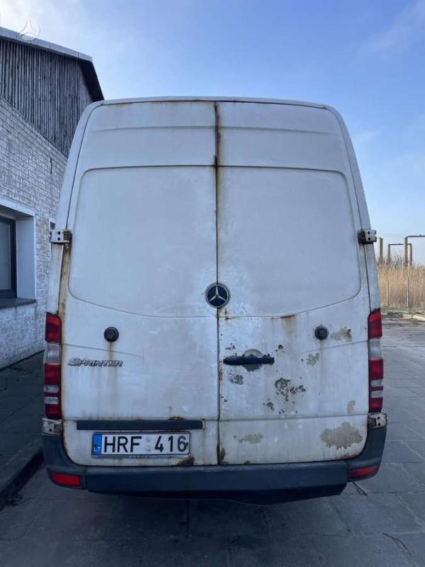 White Mercedes-Benz Sprinter 2007 in Kretinga, with an engine capacity of 2.15 L and mileage of 549 thousand km for 2500 €, photo 5 on AUTOMOTO.COM.LV