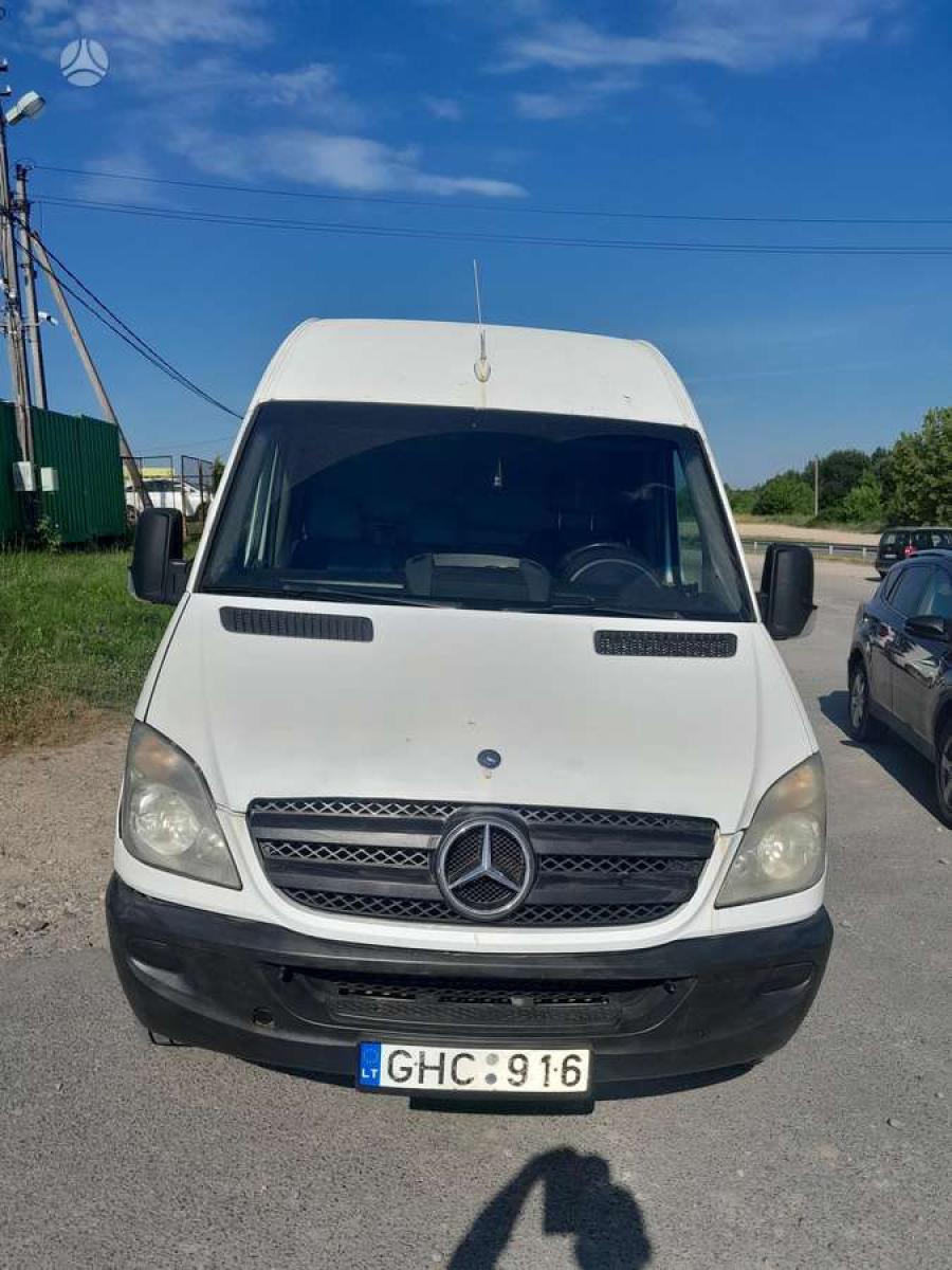White Mercedes-Benz Sprinter 2007 in Kaunas, with an engine capacity of 2.15 L and mileage of 500 thousand km for 3300 €, photo 1 on AUTOMOTO.COM.LV
