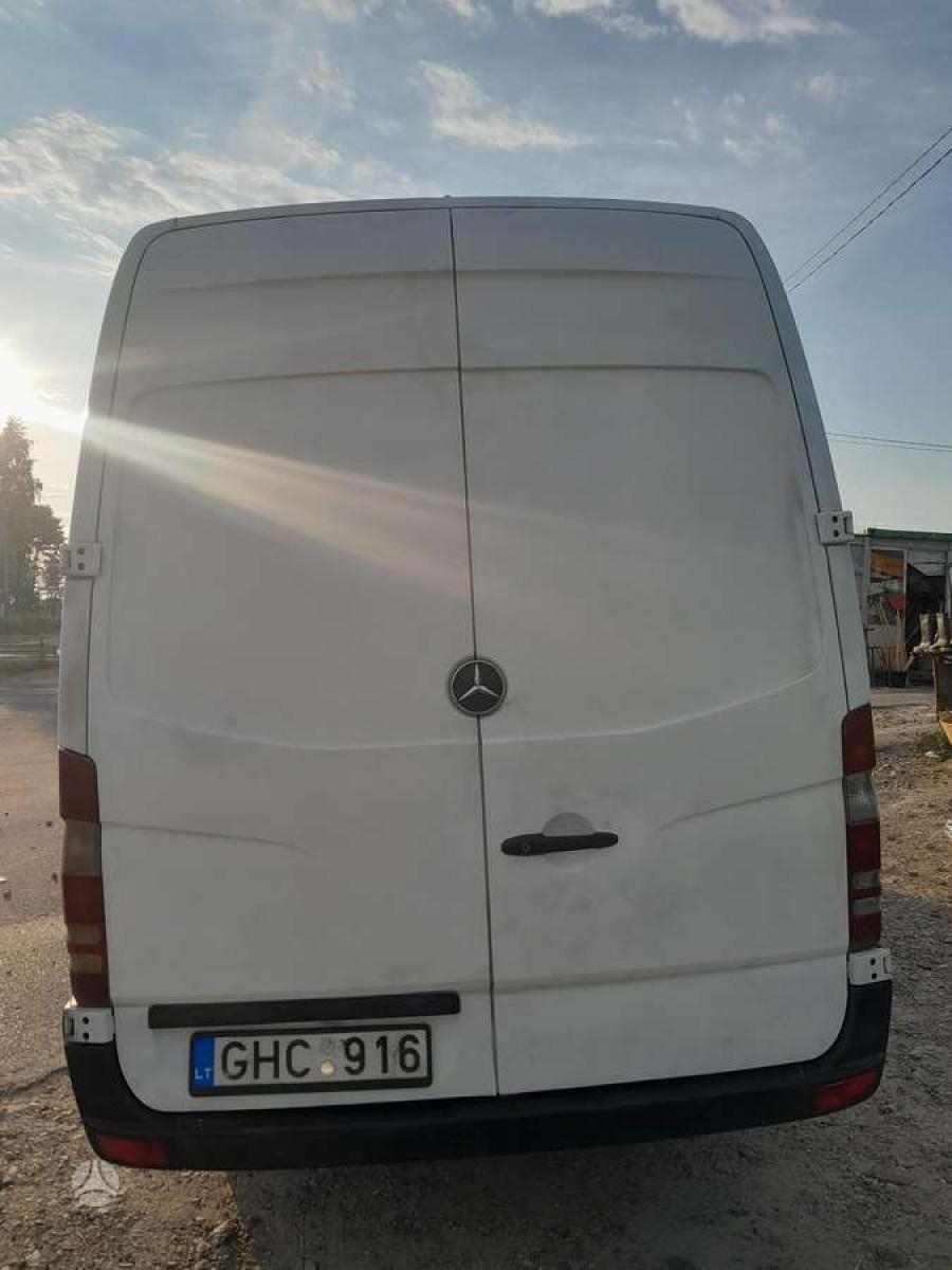 White Mercedes-Benz Sprinter 2007 in Kaunas, with an engine capacity of 2.15 L and mileage of 500 thousand km for 3300 €, photo 5 on AUTOMOTO.COM.LV