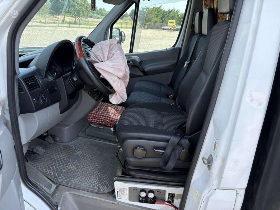 Balts Mercedes-Benz Sprinter 2007 Kelmė, ar dzinēja tilpumu 2.15 L un nobraukumu 600 tūkst. km par 2850 €, foto 29 vietnē AUTOMOTO.COM.LV