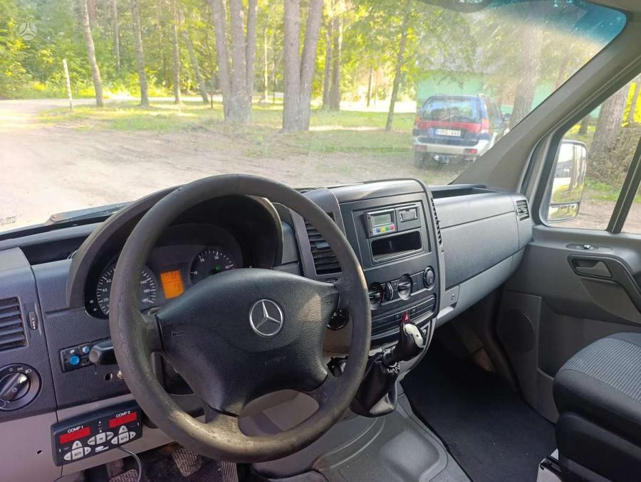 White Mercedes-Benz Sprinter 2009 in Vilnius, with an engine capacity of 2.90 L and mileage of 1 thousand km for 3200 €, photo 12 on AUTOMOTO.COM.LV