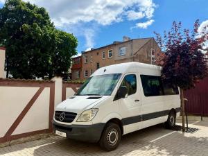 White Mercedes-Benz Sprinter 2009 in Klaipeda, with an engine capacity of 2.20 L and mileage of 438 thousand km for 6950 €, photo  on AUTOMOTO.COM.LV