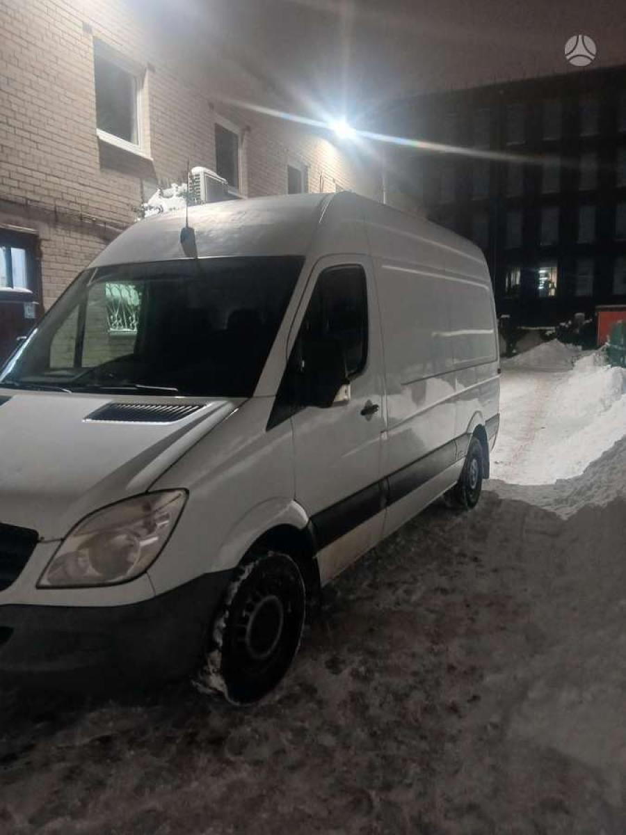 White Mercedes-Benz Sprinter 2010 in Klaipeda, with an engine capacity of 2.14 L and mileage of 457 thousand km for 6500 €, photo 3 on AUTOMOTO.COM.LV