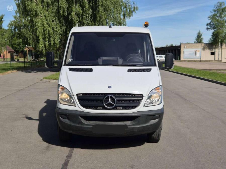 White Mercedes-Benz Sprinter 2010 in Taurage, with an engine capacity of 2.14 L and mileage of 156 thousand km for 9300 €, photo 4 on AUTOMOTO.COM.LV