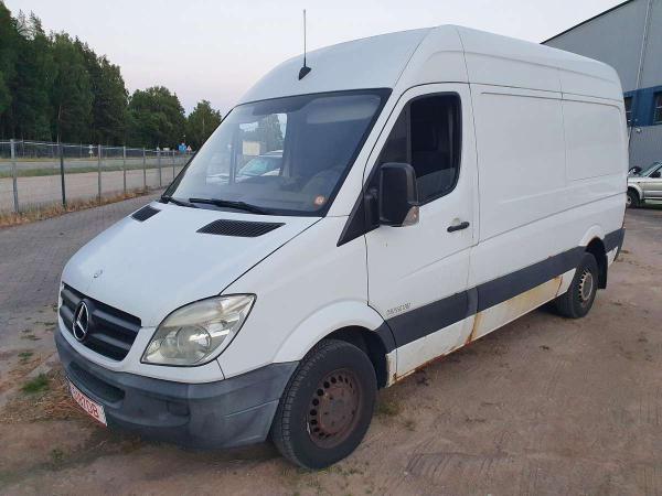 White Mercedes-Benz Sprinter 2010 in Radviliskis, with an engine capacity of 3.00 L and mileage of 272 thousand km for 4300 €, photo 1 on AUTOMOTO.COM.LV