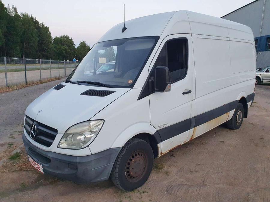 White Mercedes-Benz Sprinter 2010 in Radviliskis, with an engine capacity of 3.00 L and mileage of 272 thousand km for 4300 €, photo 1 on AUTOMOTO.COM.LV