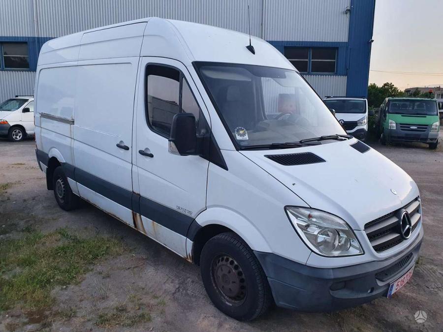 White Mercedes-Benz Sprinter 2010 in Radviliskis, with an engine capacity of 3.00 L and mileage of 272 thousand km for 4300 €, photo 3 on AUTOMOTO.COM.LV
