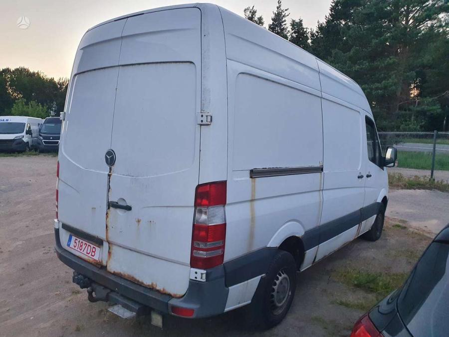 White Mercedes-Benz Sprinter 2010 in Radviliskis, with an engine capacity of 3.00 L and mileage of 272 thousand km for 4300 €, photo 4 on AUTOMOTO.COM.LV