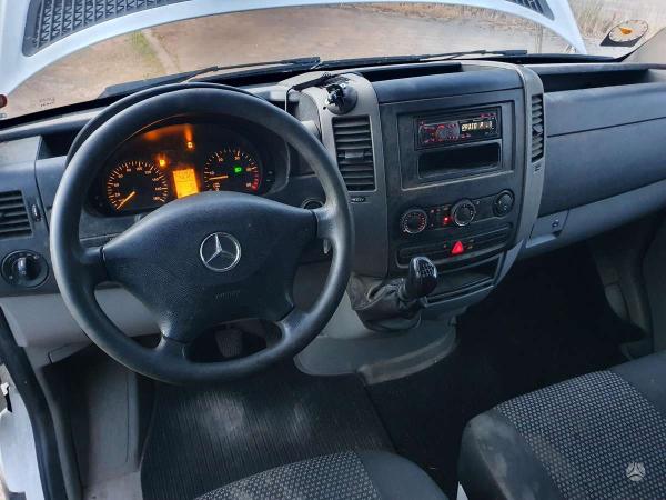 White Mercedes-Benz Sprinter 2010 in Radviliskis, with an engine capacity of 3.00 L and mileage of 272 thousand km for 4300 €, photo 4 on AUTOMOTO.COM.LV