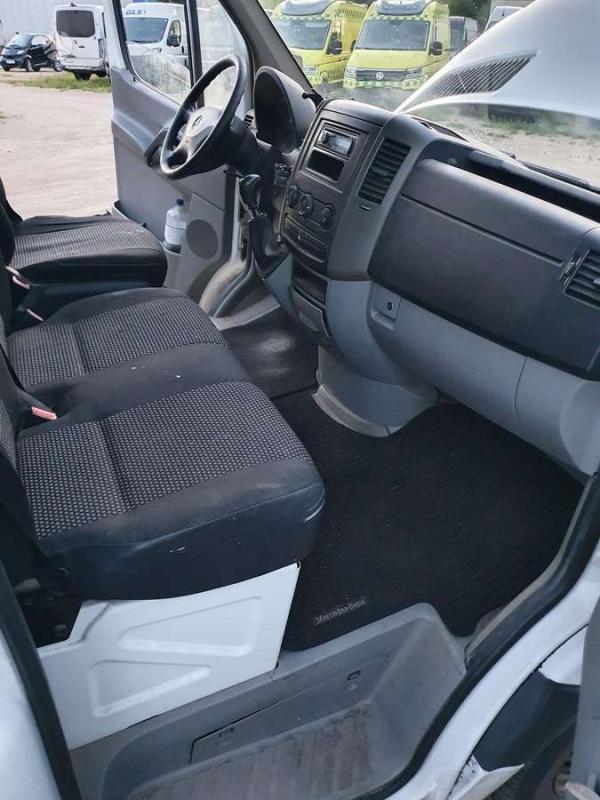 White Mercedes-Benz Sprinter 2010 in Radviliskis, with an engine capacity of 3.00 L and mileage of 272 thousand km for 4300 €, photo 6 on AUTOMOTO.COM.LV