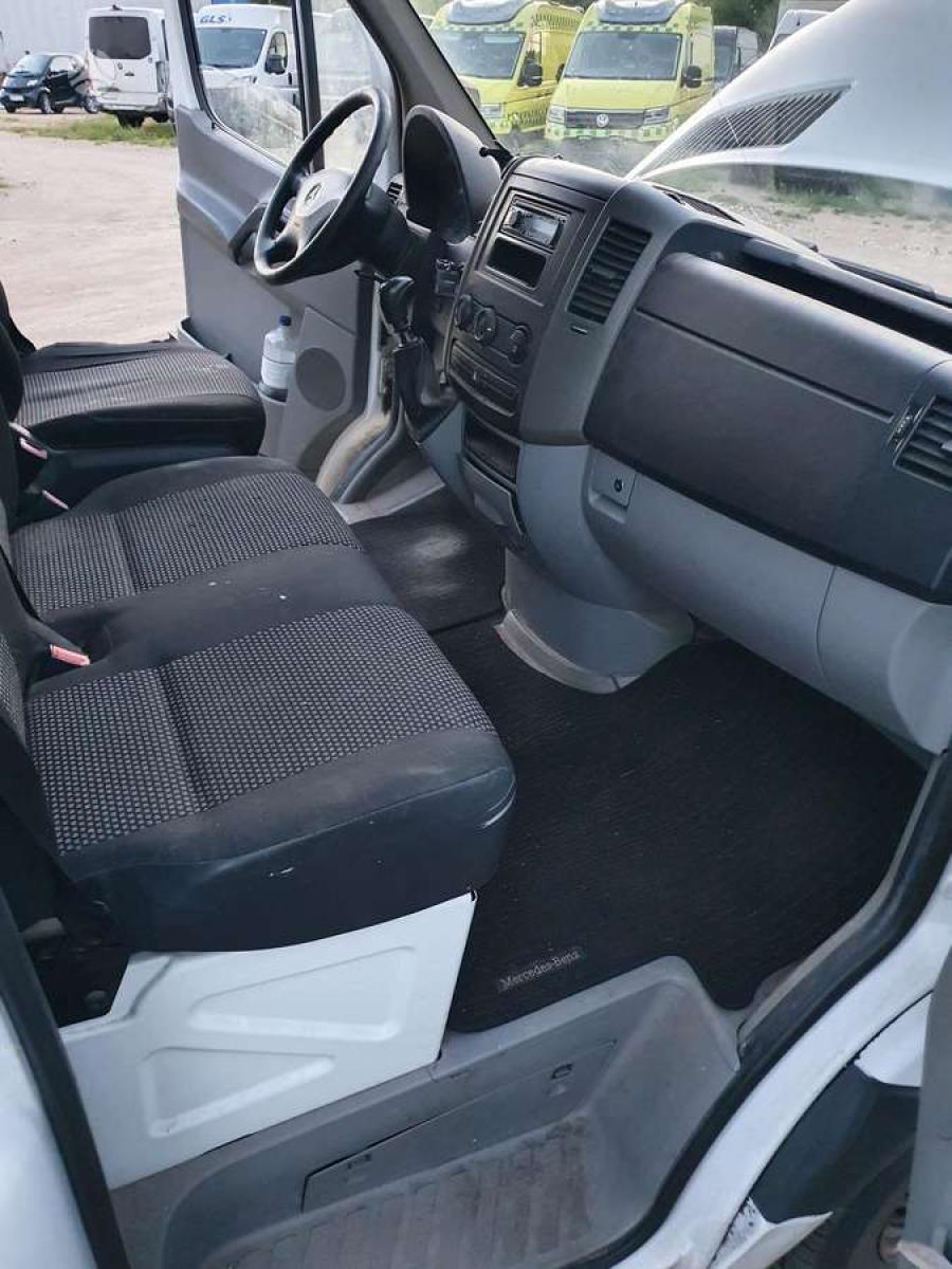 White Mercedes-Benz Sprinter 2010 in Radviliskis, with an engine capacity of 3.00 L and mileage of 272 thousand km for 4300 €, photo 7 on AUTOMOTO.COM.LV