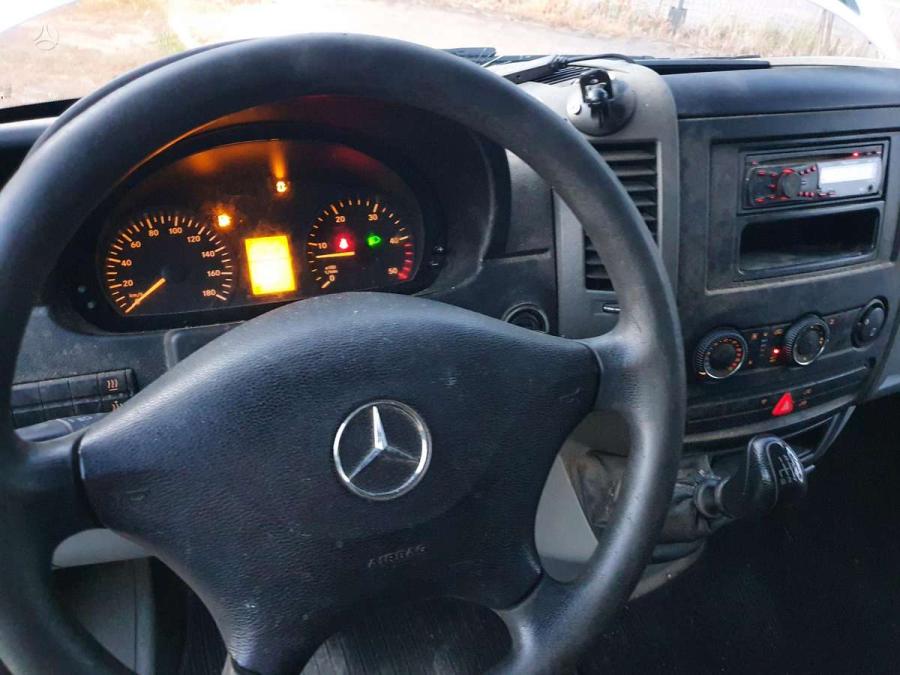 White Mercedes-Benz Sprinter 2010 in Radviliskis, with an engine capacity of 3.00 L and mileage of 272 thousand km for 4300 €, photo 8 on AUTOMOTO.COM.LV