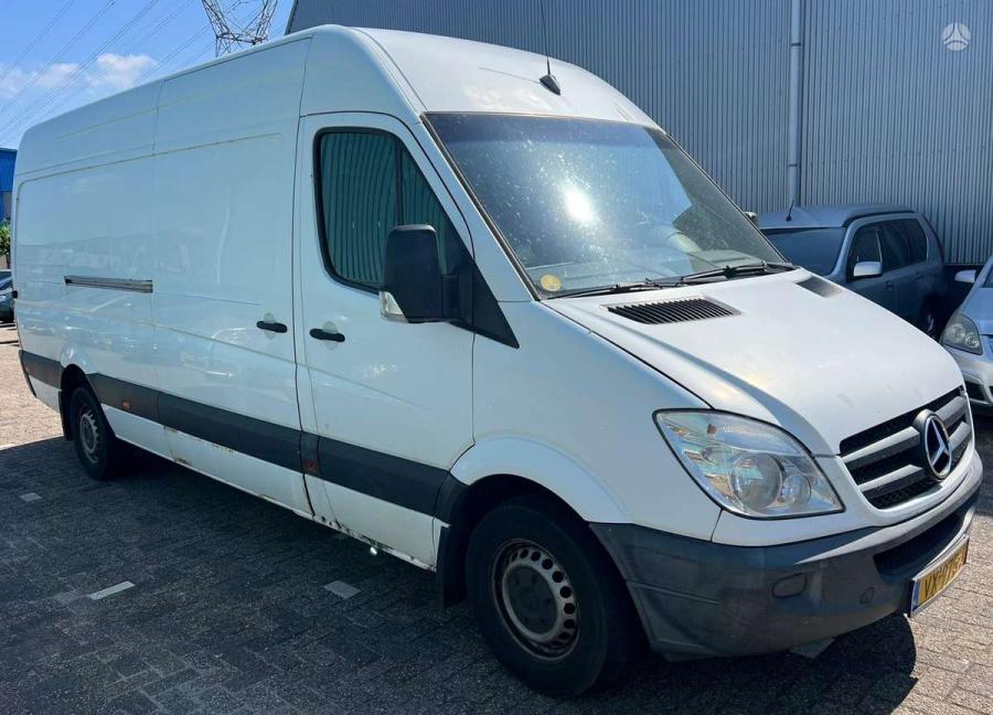 White Mercedes-Benz Sprinter 2010 in Kaunas, with an engine capacity of 3.00 L and mileage of 289 thousand km for 7500 €, photo 4 on AUTOMOTO.COM.LV