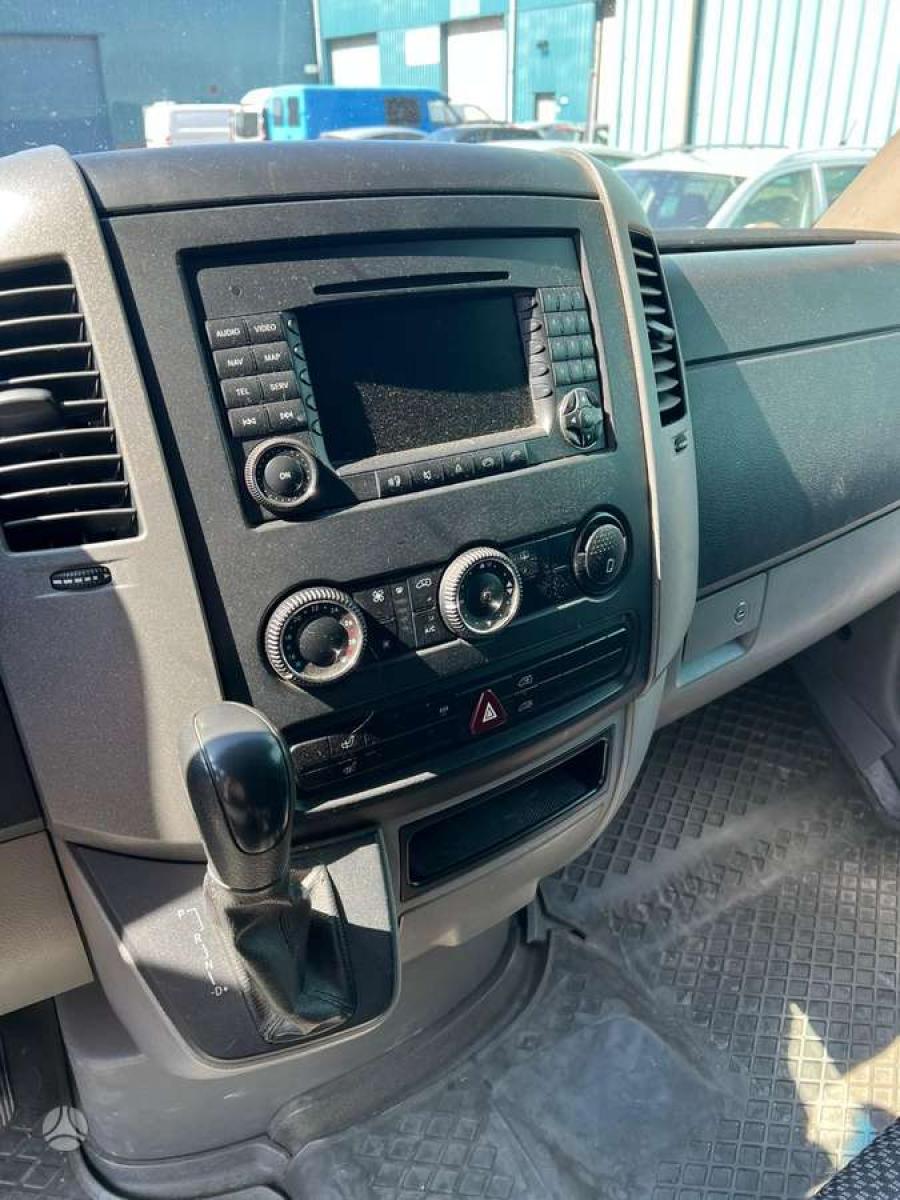 White Mercedes-Benz Sprinter 2010 in Kaunas, with an engine capacity of 3.00 L and mileage of 289 thousand km for 7500 €, photo 10 on AUTOMOTO.COM.LV