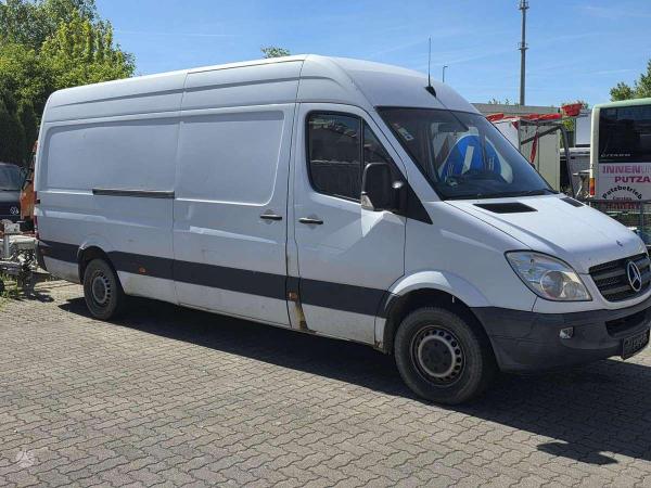 White Mercedes-Benz Sprinter 2011 in Kaunas, with an engine capacity of 2.14 L and mileage of 300 thousand km for 4799 €, photo 1 on AUTOMOTO.COM.LV