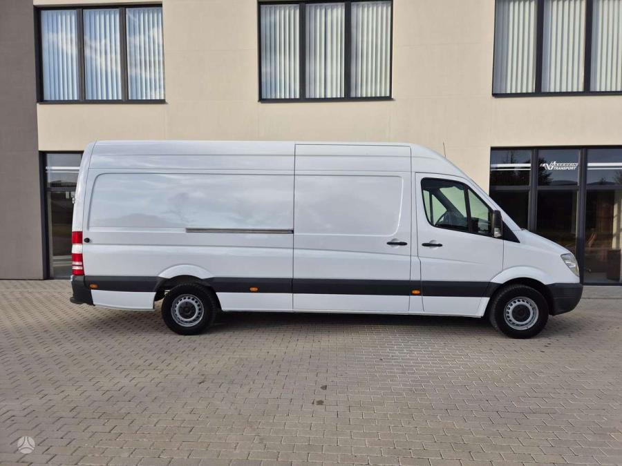 White Mercedes-Benz Sprinter 2012 in Marijampole, with an engine capacity of 2.14 L and mileage of 271 thousand km for 11000 €, photo 5 on AUTOMOTO.COM.LV