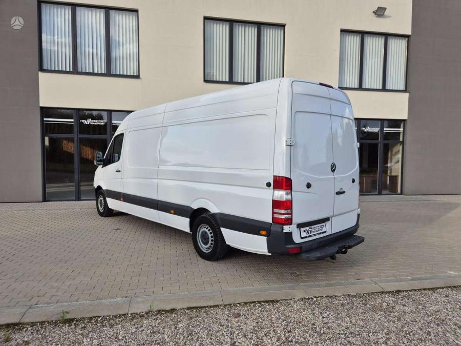 White Mercedes-Benz Sprinter 2012 in Marijampole, with an engine capacity of 2.14 L and mileage of 271 thousand km for 11000 €, photo 7 on AUTOMOTO.COM.LV